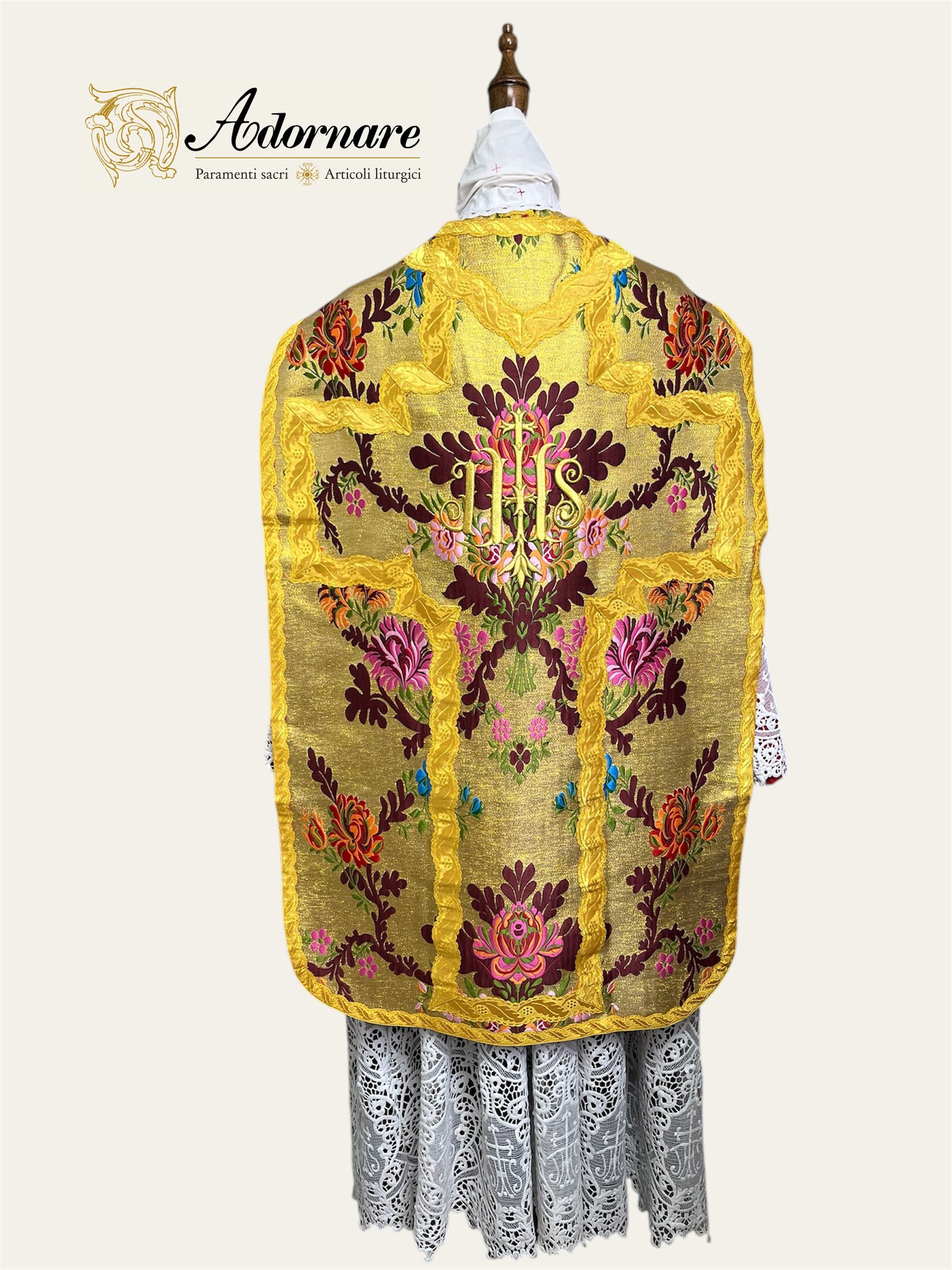 Gold Floral Brocade French-cut Roman Chasuble Low Mass Set / Pianeta F ...